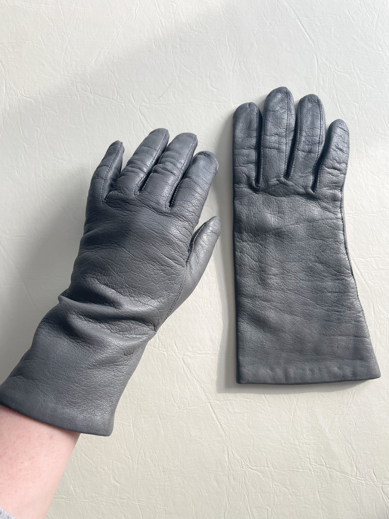 Grey Genuine Leather Gloves – Le Prix Fashion & Consulting